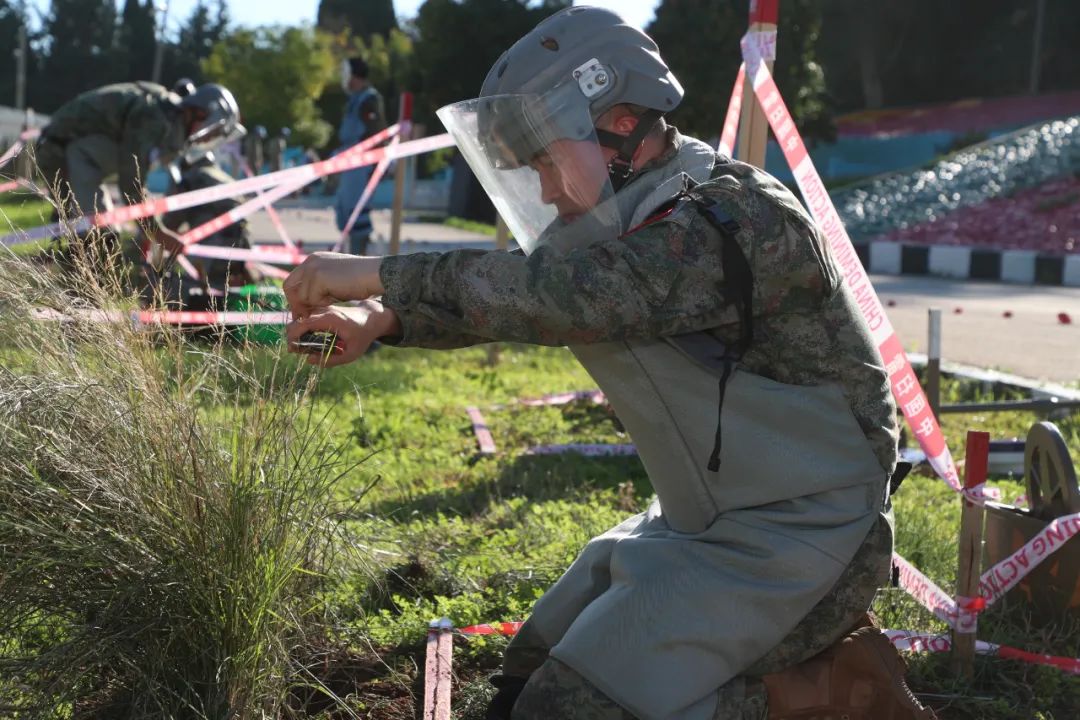 China's blue helmets take qualification training for demining & EOD operations - China Military
