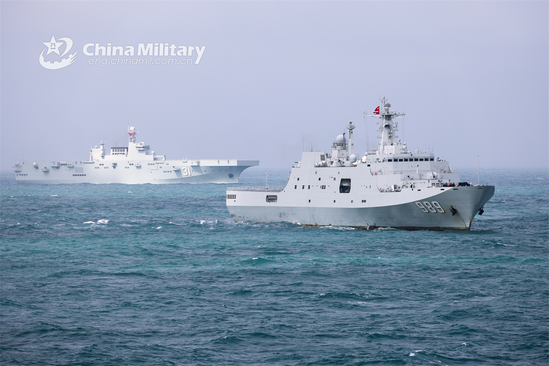 Naval vessels steam forward in maritime training - Photos - 中国军网（英文版）