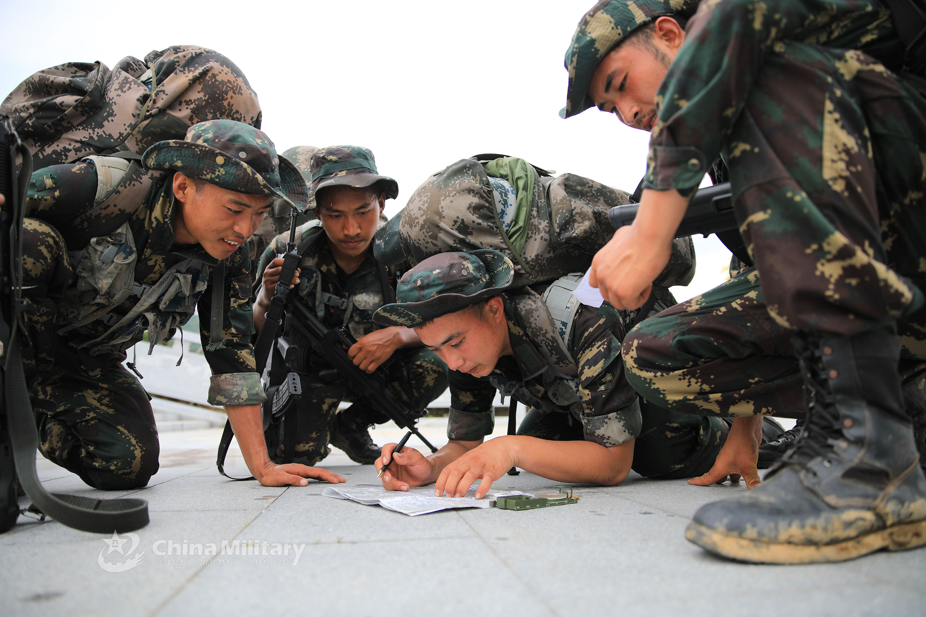 Special operations soldiers engage in comprehensive training - Photos China - 中国军网（英文版）