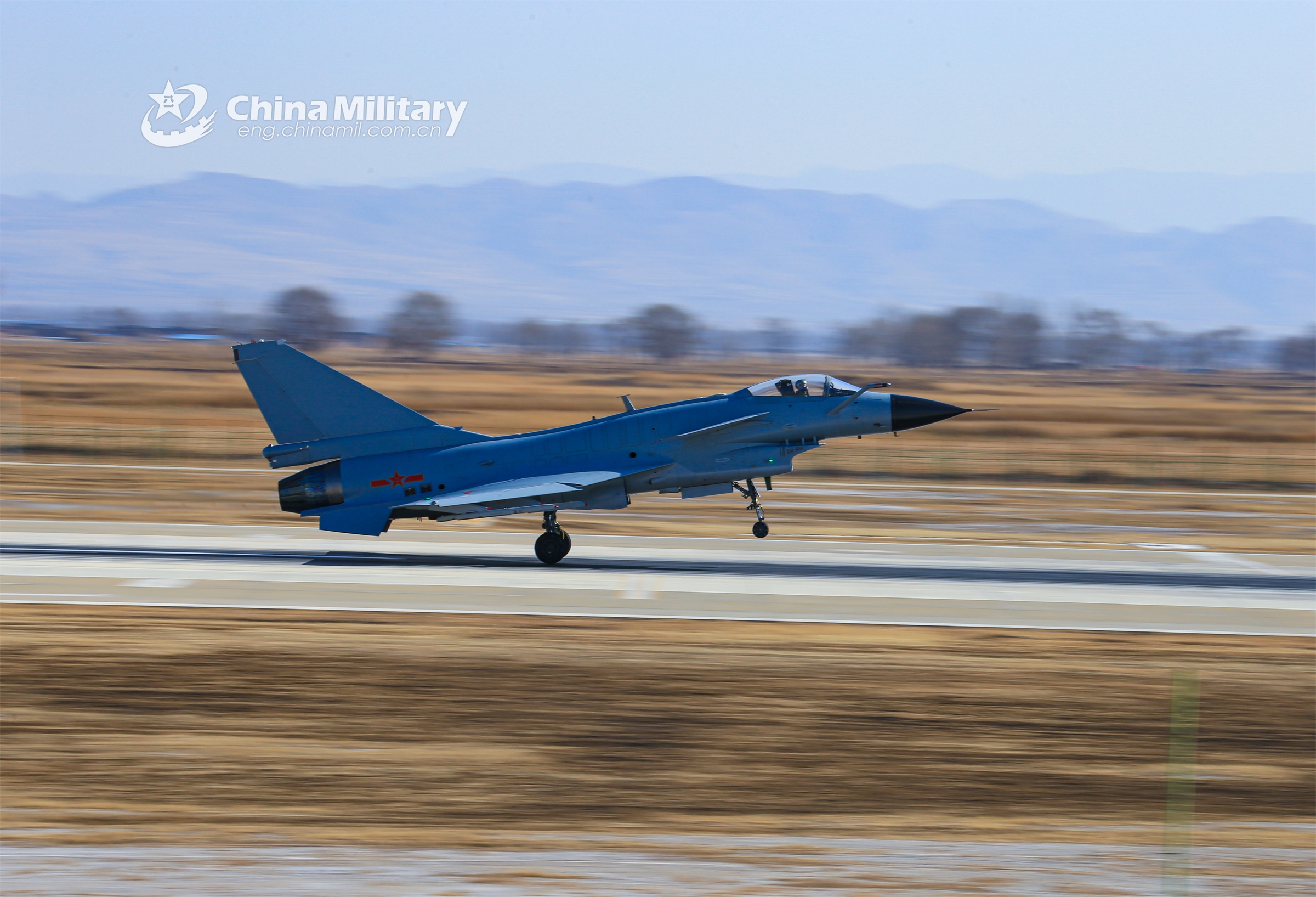 J10 fighter jets conduct training exercise - Photos China - 中国军网（英文版）